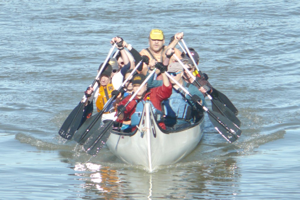 VIDEO: A just for the fun of it canoe race | Mission City Record